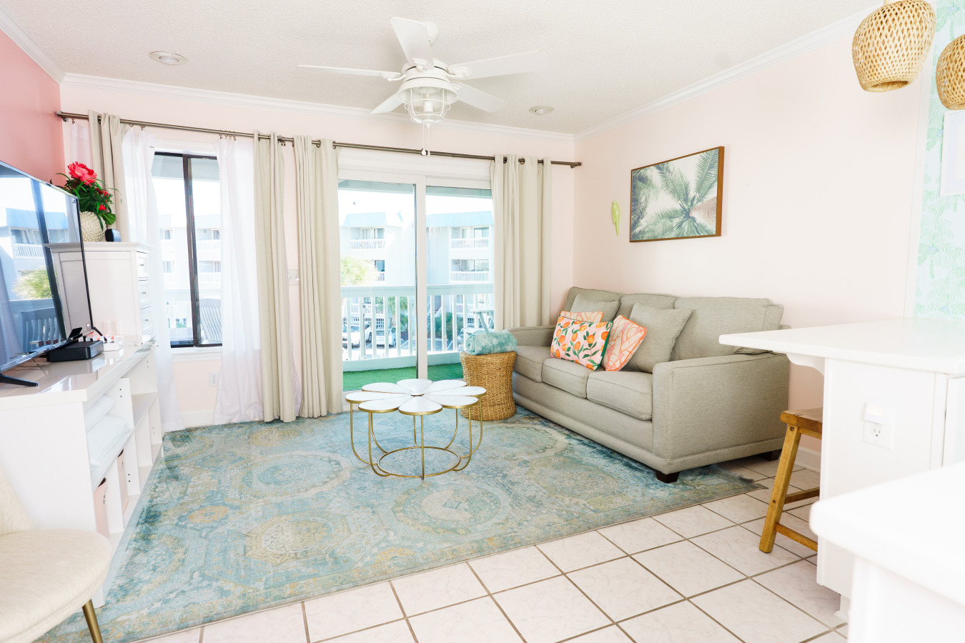 Oceanfront Corner Suite With Pool - Tybee Island, GA
