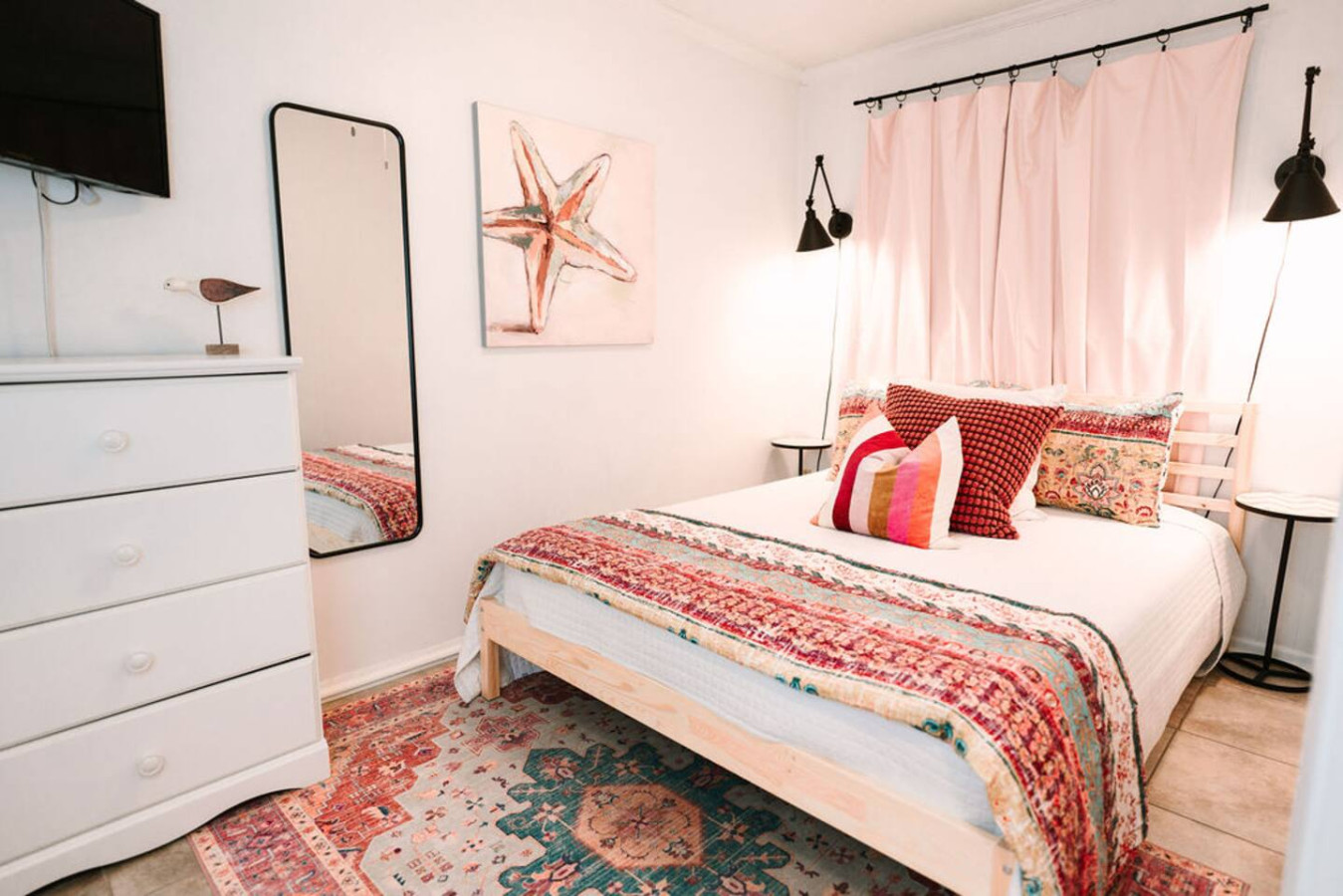 Sunlit Boho Condo Steps To The Private Beach - Tybee Island, GA