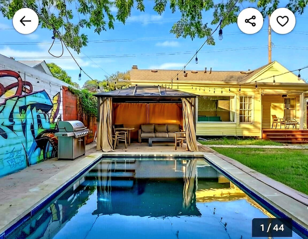 Refreshing Pool And Cozy Design - Inviting Austin Oasis - Austin, TX