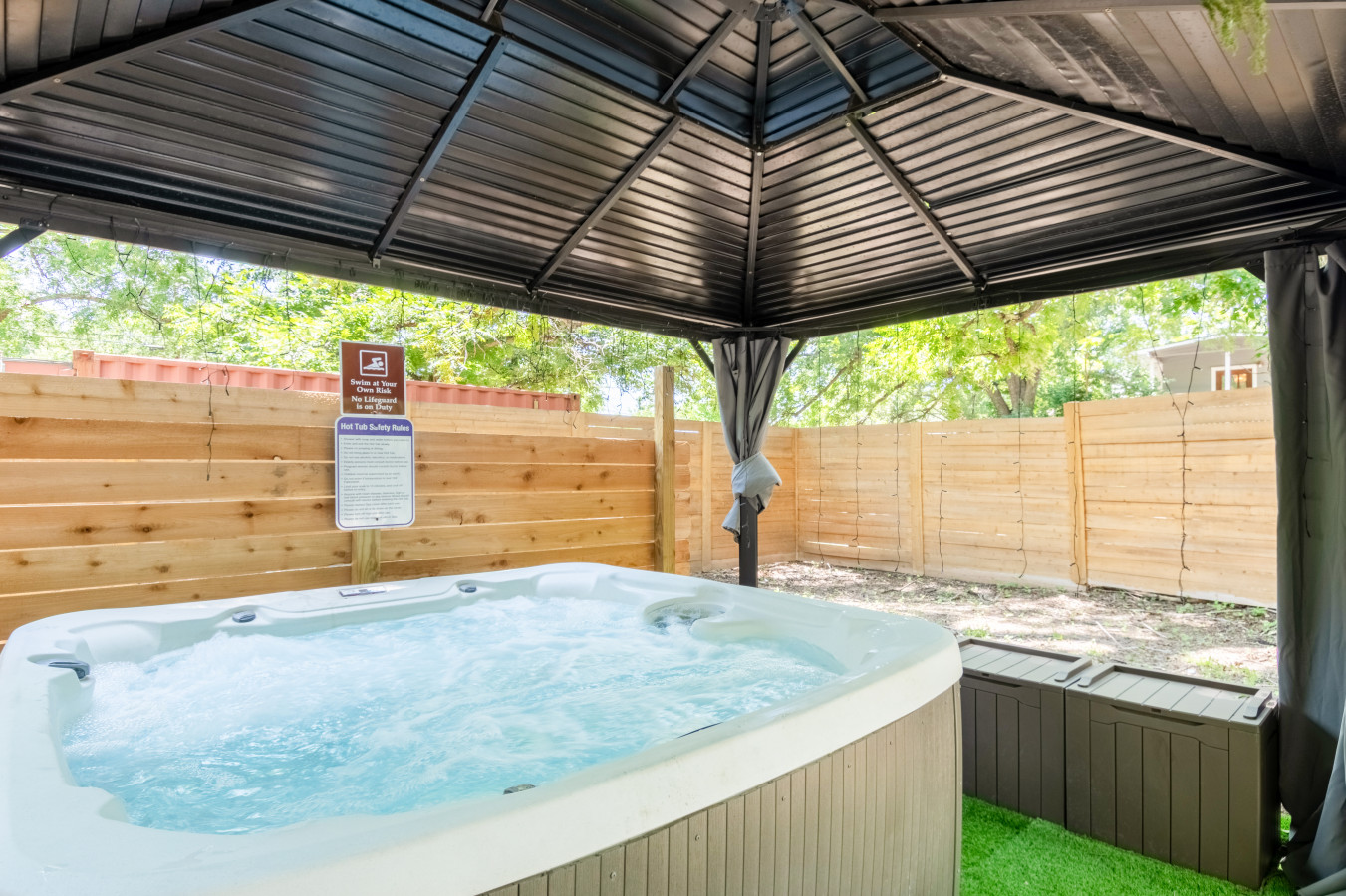 Spacious Hot Tub And Private Roof Deck - Modern Urban Oasis - Austin, TX