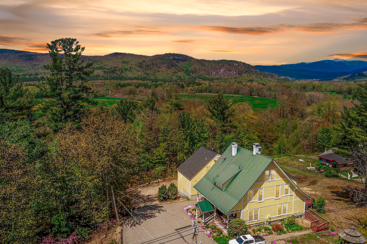 Private Hot Tub, Pool And Spectacular Views - Elegant Victorian Escape - Conway, NH