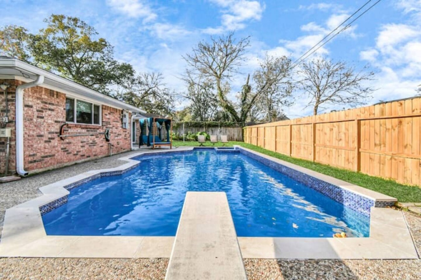 Pool Getaway • Near Nasa • Sleeps 13 • King Bed - League City, TX