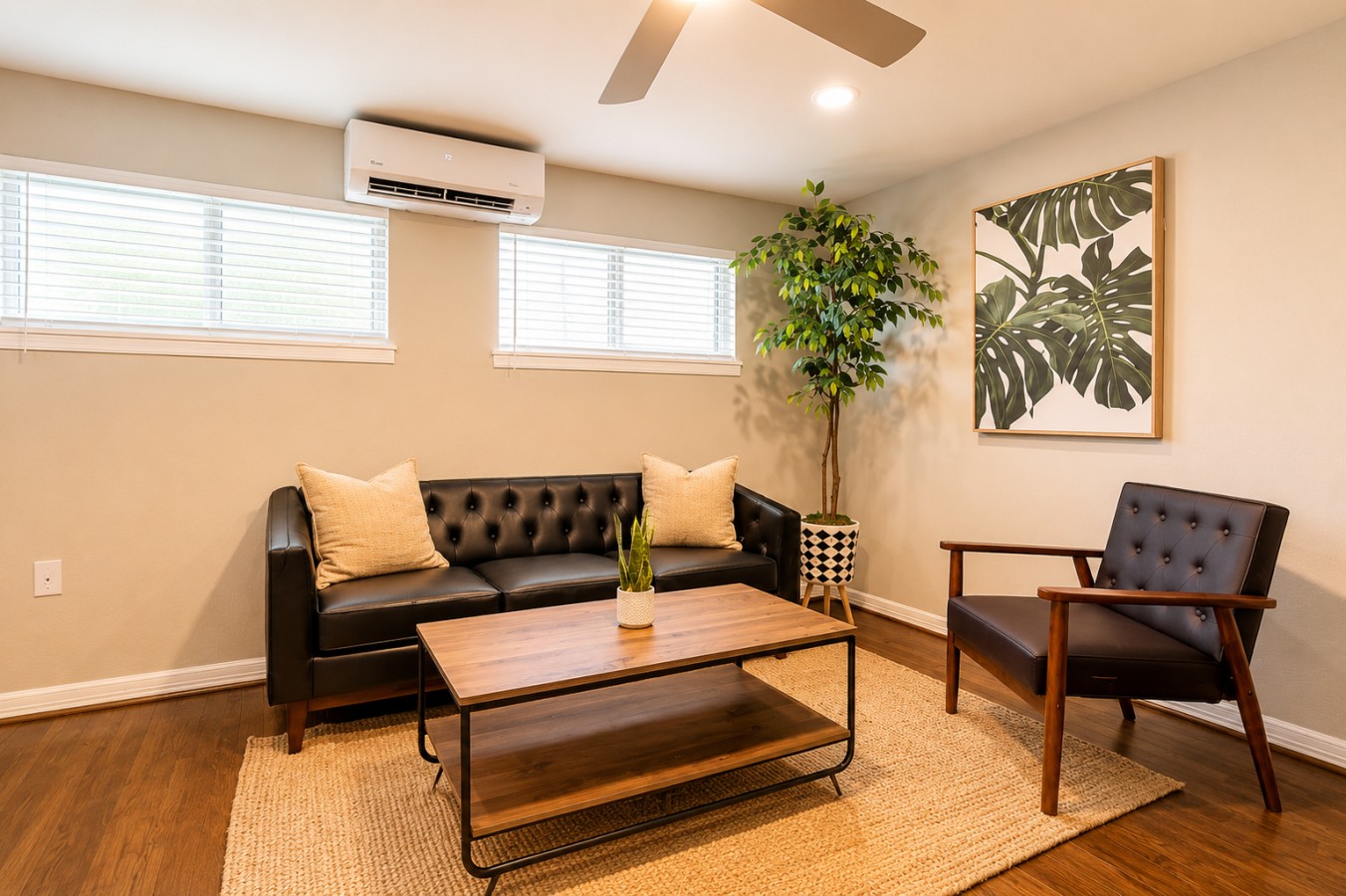 Stylish Amenities And Relaxing Courtyard Oasis - Trendy Urban Escape - Houston, TX