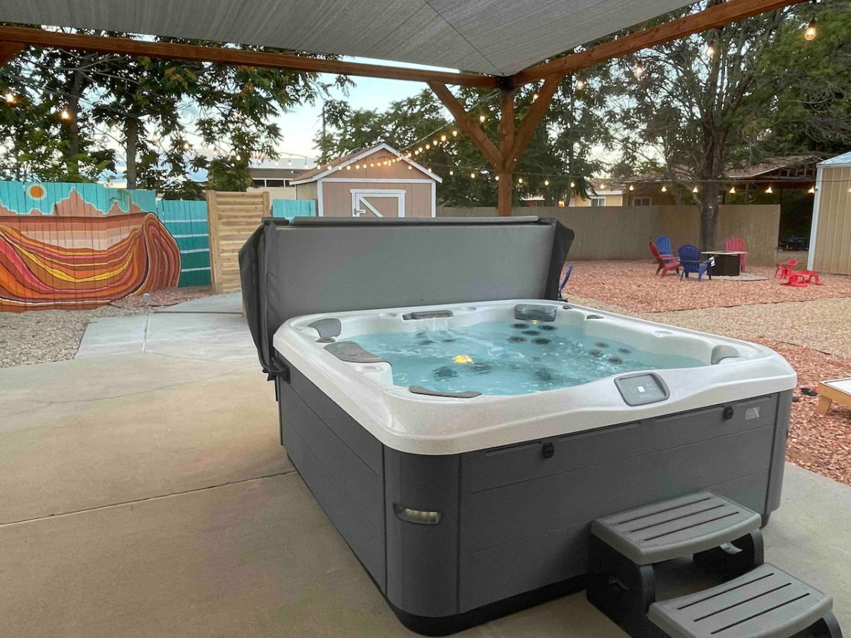 Downtown Kanab & Near Zion | Hot Tub & Pets - Kanab, UT