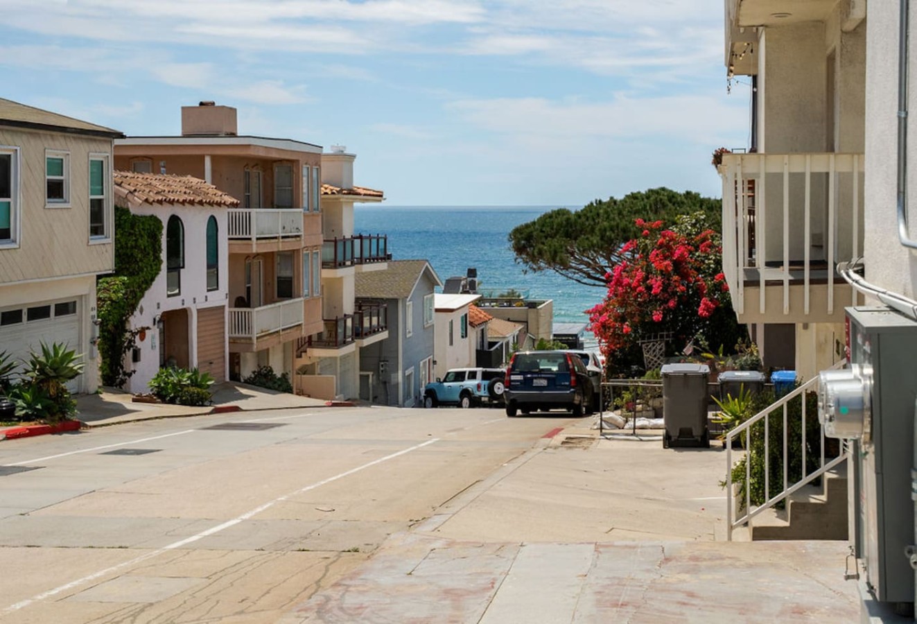 Coastal Pearl | Walk To Strand | Parking | 2 Br - Manhattan Beach, CA
