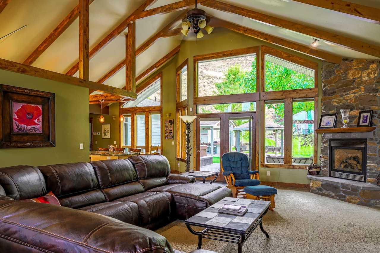 Spacious Chef's Kitchen And Hot Tub - Beautiful Family Haven - Baker City, OR