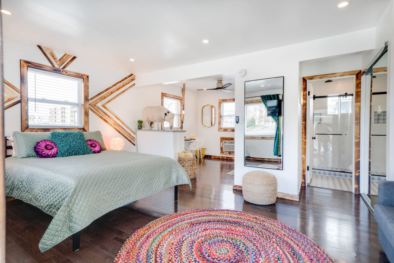 Vibrant Condo With Pool And Modern Amenities - Joyful Escape - Nashville, TN