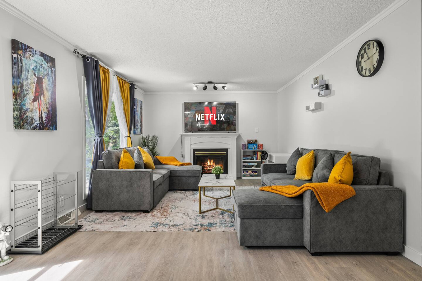 5br Home,2 Kitchen, 2 Living, Huge Yard Front&back - Canada