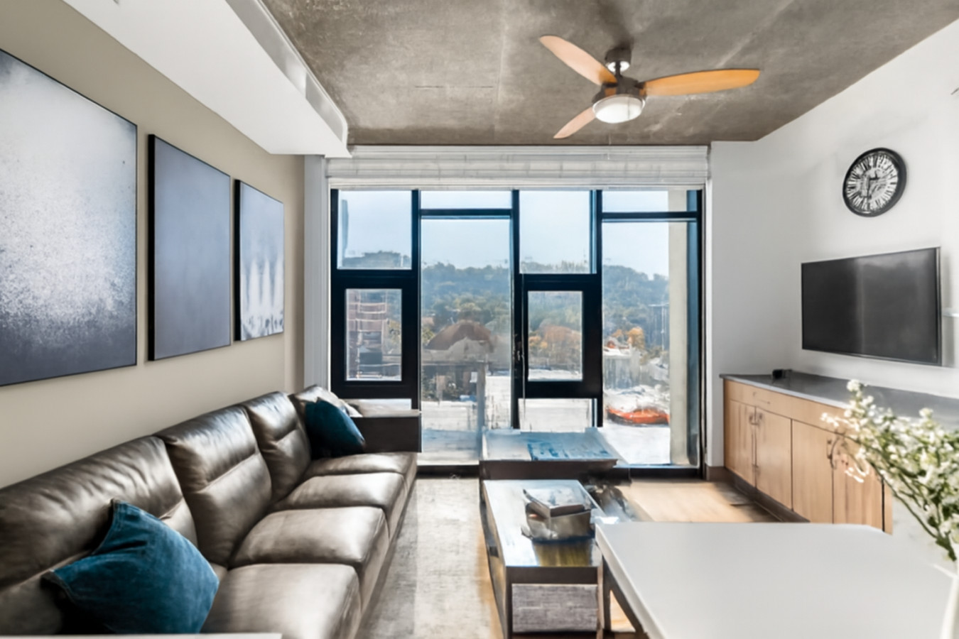 Stylish Condo With Skyline Views And Seasonal Pool - Chic Urban Retreat - Birmingham, AL