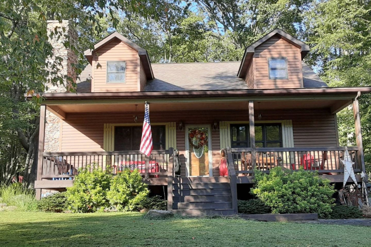 Cozy Cabin Retreat With Resort Amenities - Charming Mountain Escape - West Virginia