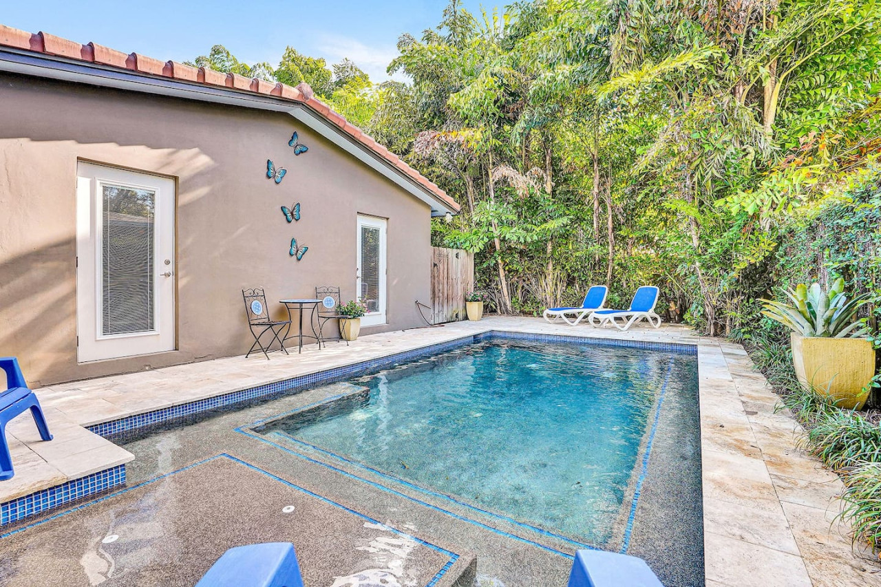 Heated Pool And Close To Dining And Entertainment - Charming Oasis - Bahamas