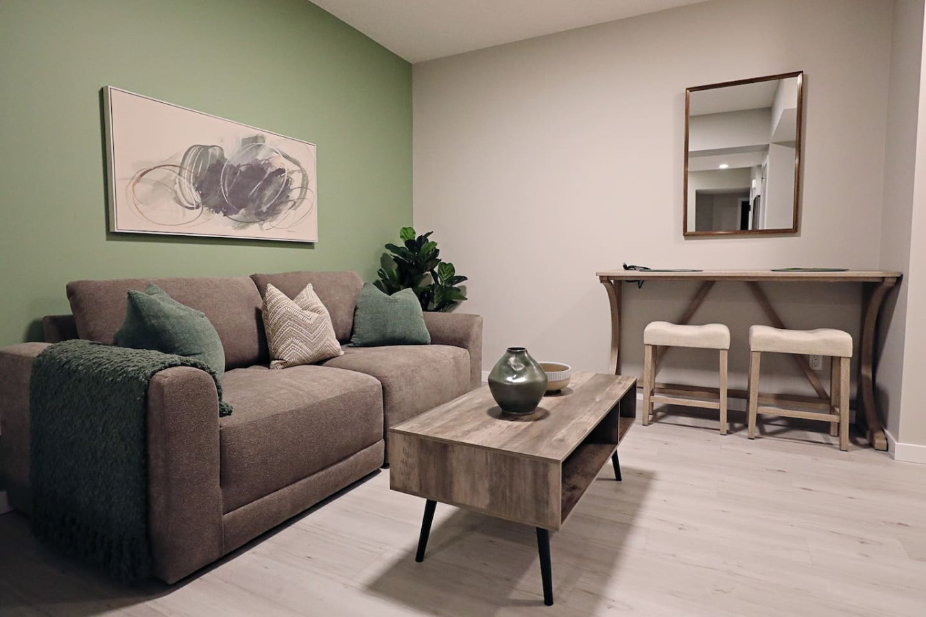 Edgemont Retreat Suite|long Stays|wem|disney+ - Canada