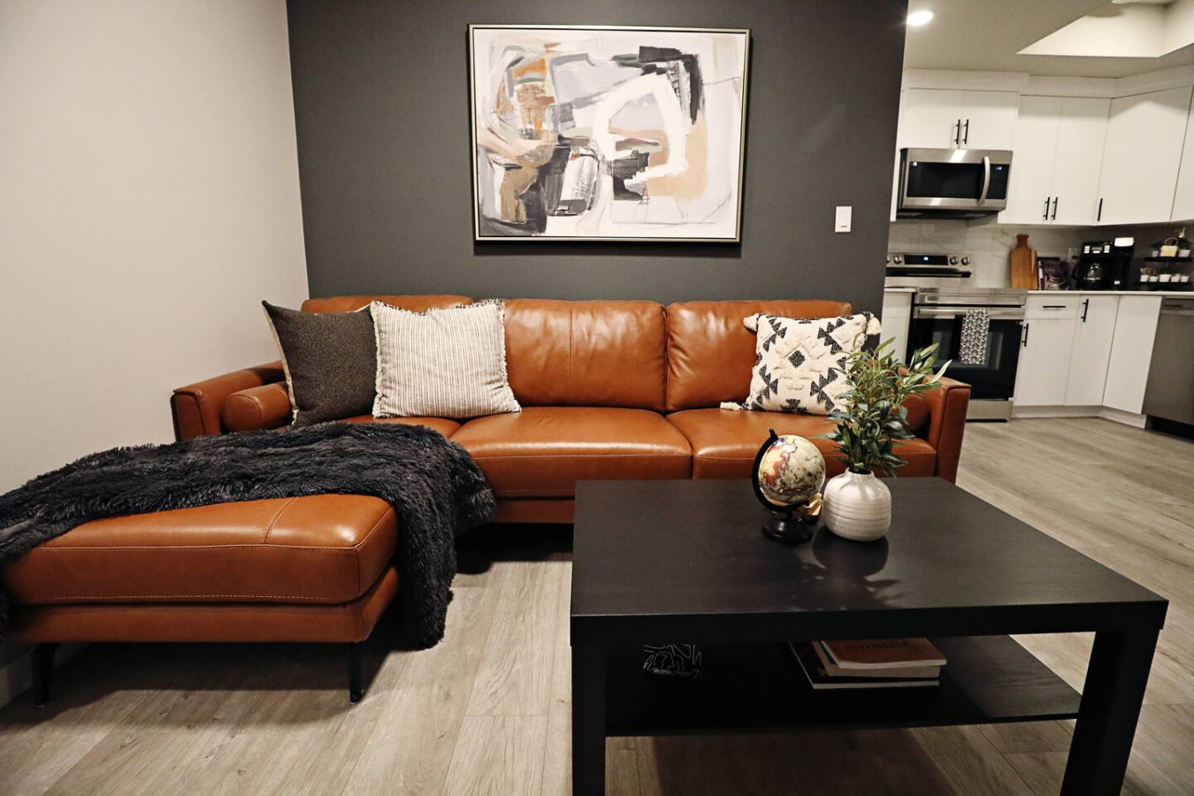 Edgemont Getaway Suite | King Bed | Private Entry - Canada
