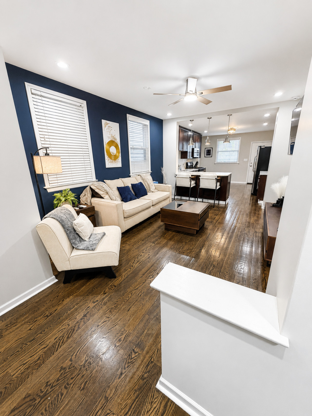 The Northside Club House | 2 Living Rooms | Sleeps 8 - Chicago, IL