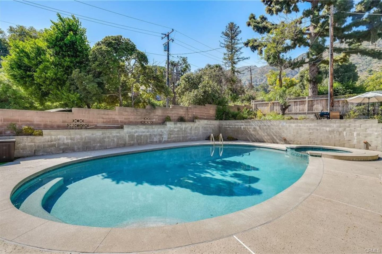 Salt Water Pool Over Look Rocky Mountain View - Sierra Madre, CA