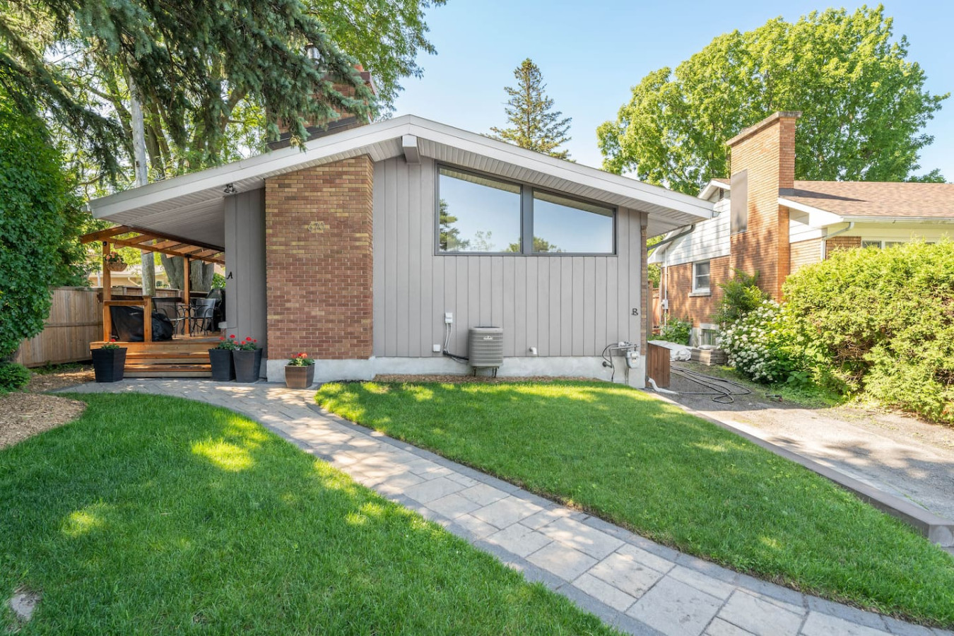 Charming Bungalow With Private Patio - Cozy Retreat In Riverside - Gatineau