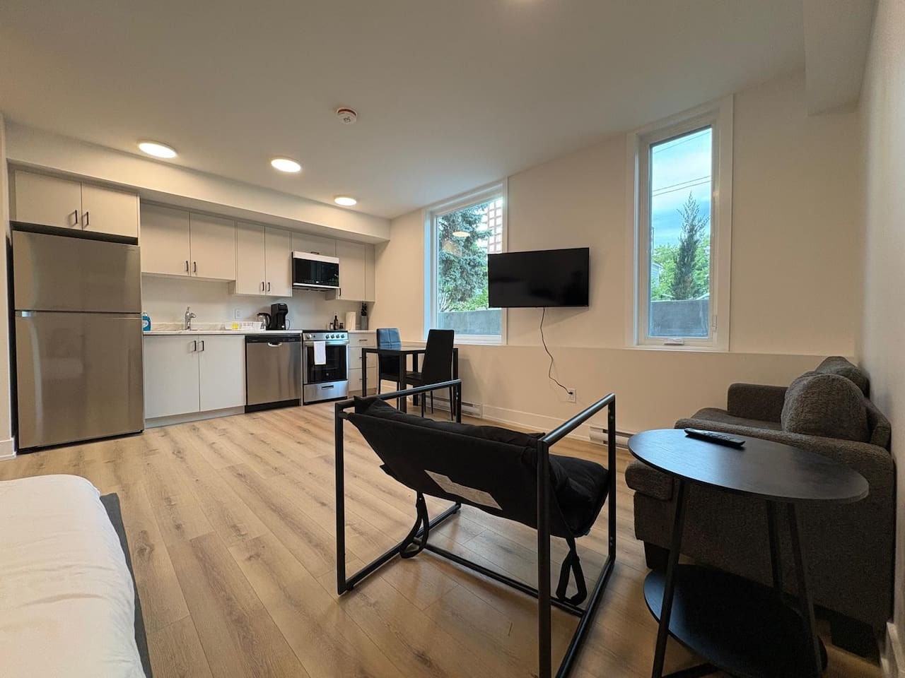 Modern Studio In Trendy Hintonburg - Ottawa