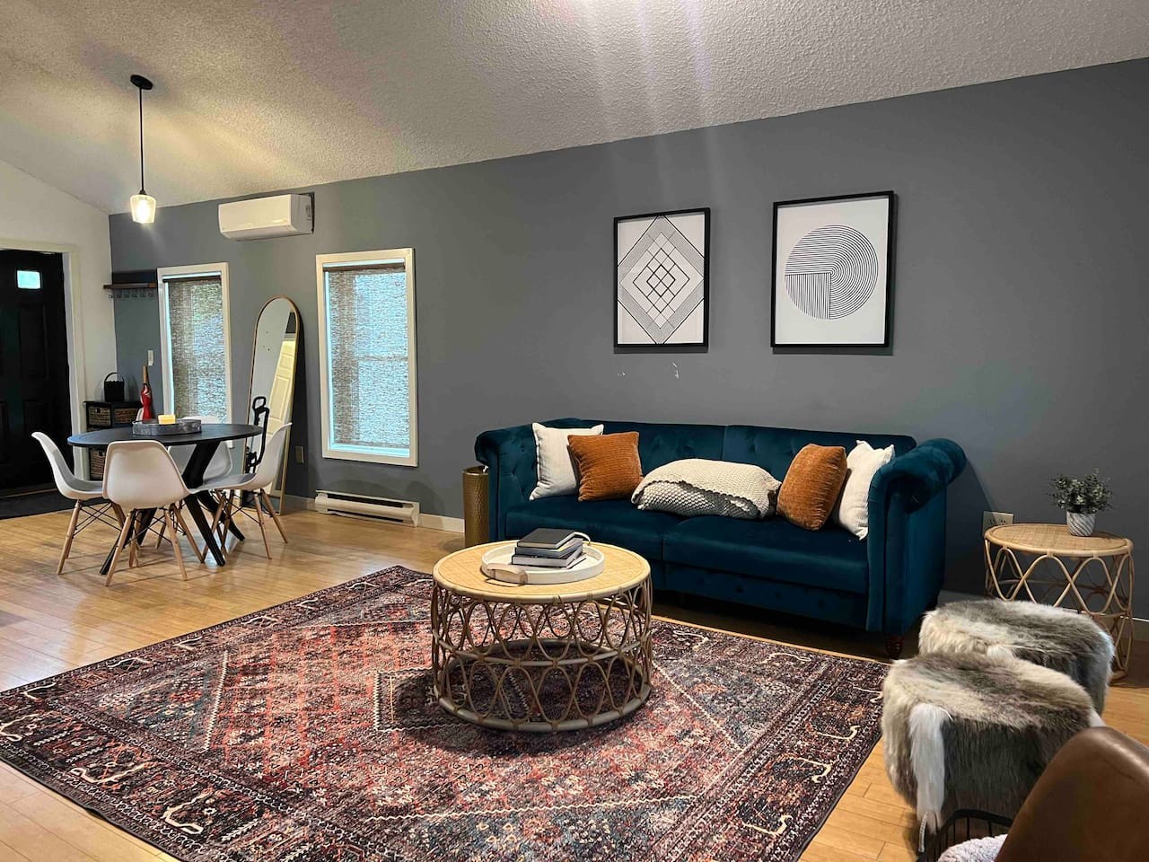 Near Track & Town, Cozy Two Bed - Saratoga Springs, NY