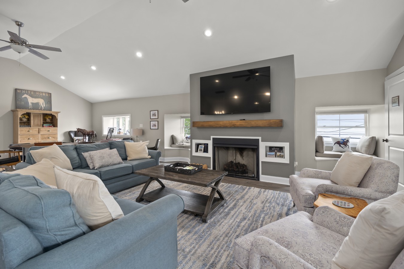 Lakefront House Near Track 8 Bedrooms! - Saratoga Springs, NY