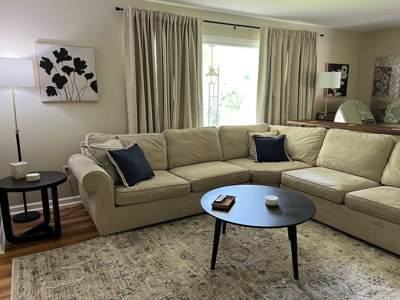 Charming Sunlit 6 Bed 3 Full Bath Home With Pool Table - Saratoga Springs, NY